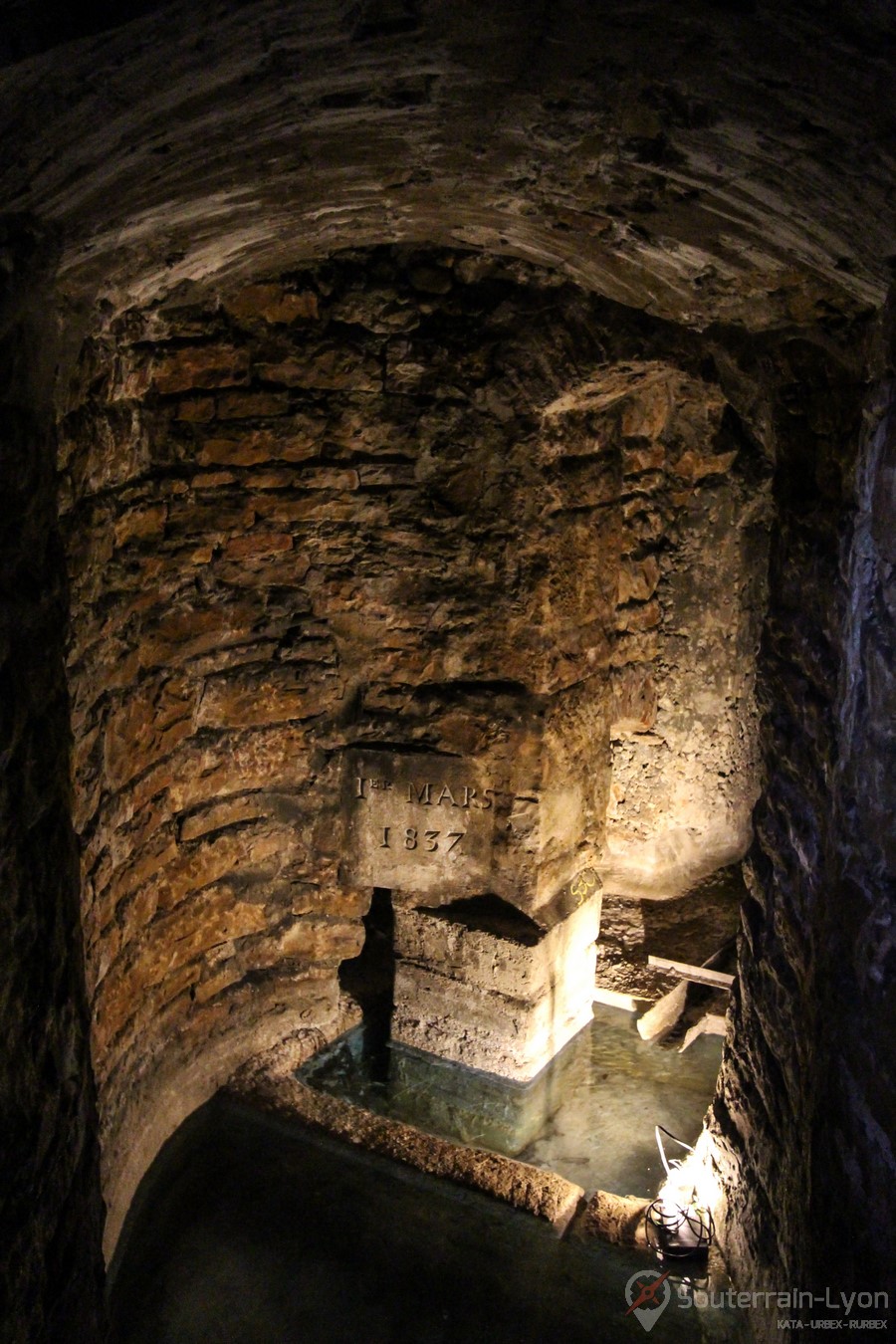 Souterrains du château | Exploration sous terre - Souterrains de Lyon